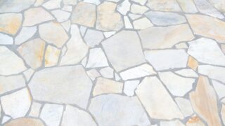 玄関アプローチに鉄平石を張る単価や価格は？ 乱張りって何？ | 丸清産業